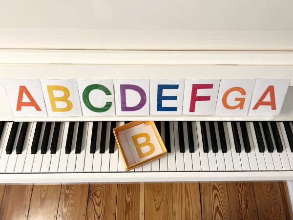First piano lesson teaching ideas for kids ages 3-9 and free printables